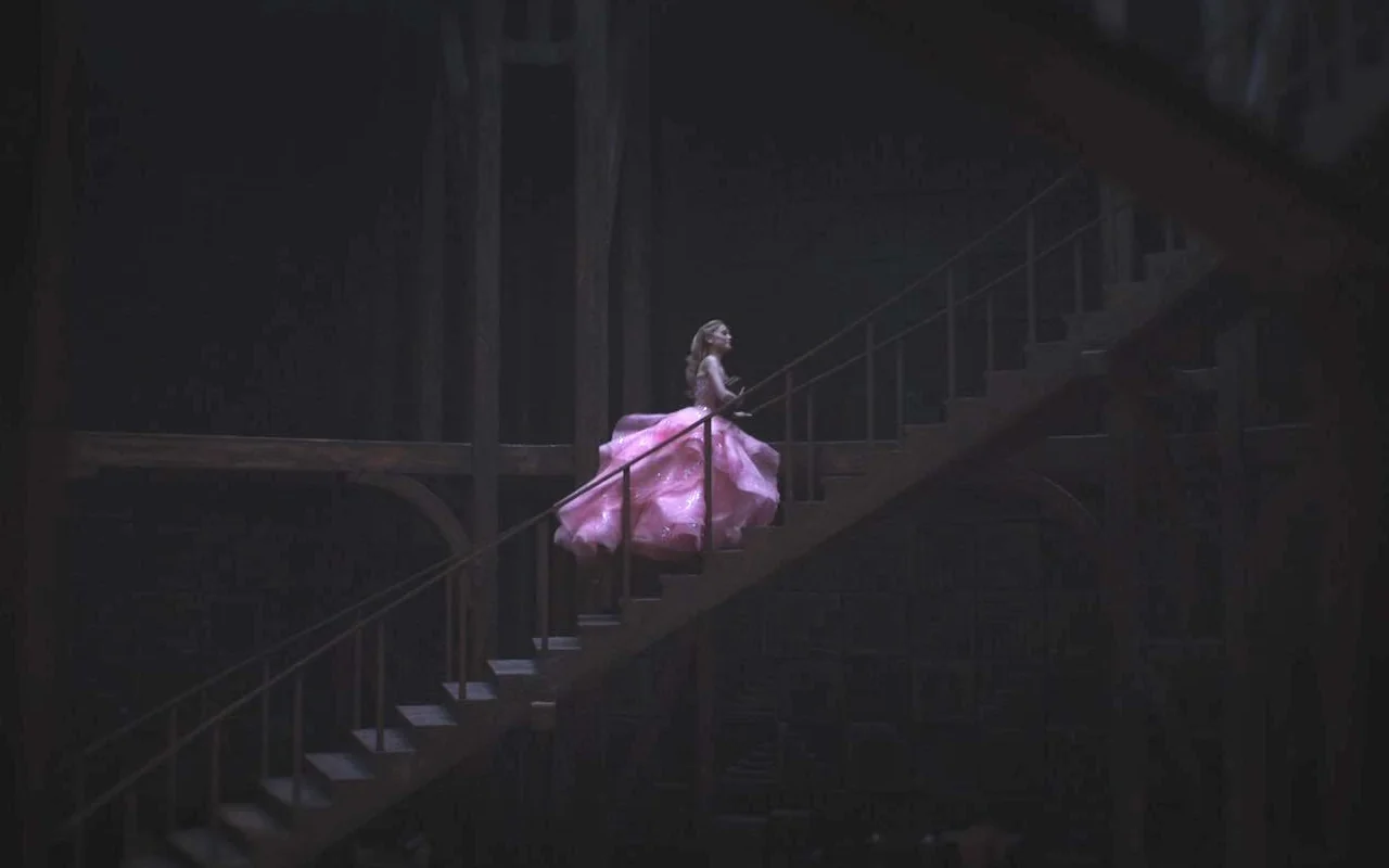 Ariana Grande Shares New 'Wicked' Behind-the-Scenes Pic as She Wraps ...