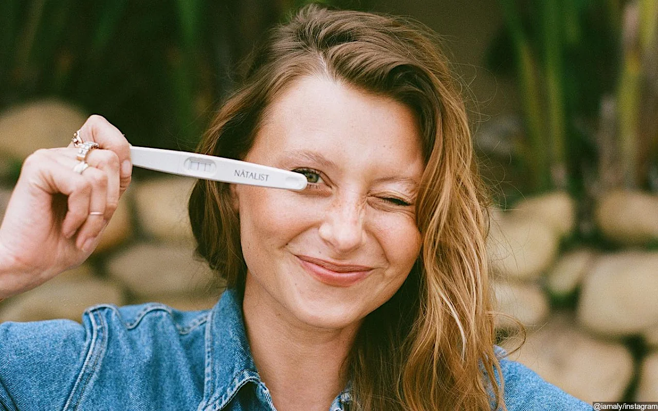 Aly Michalka Expecting First Child With Husband Stephen Ringer After ...