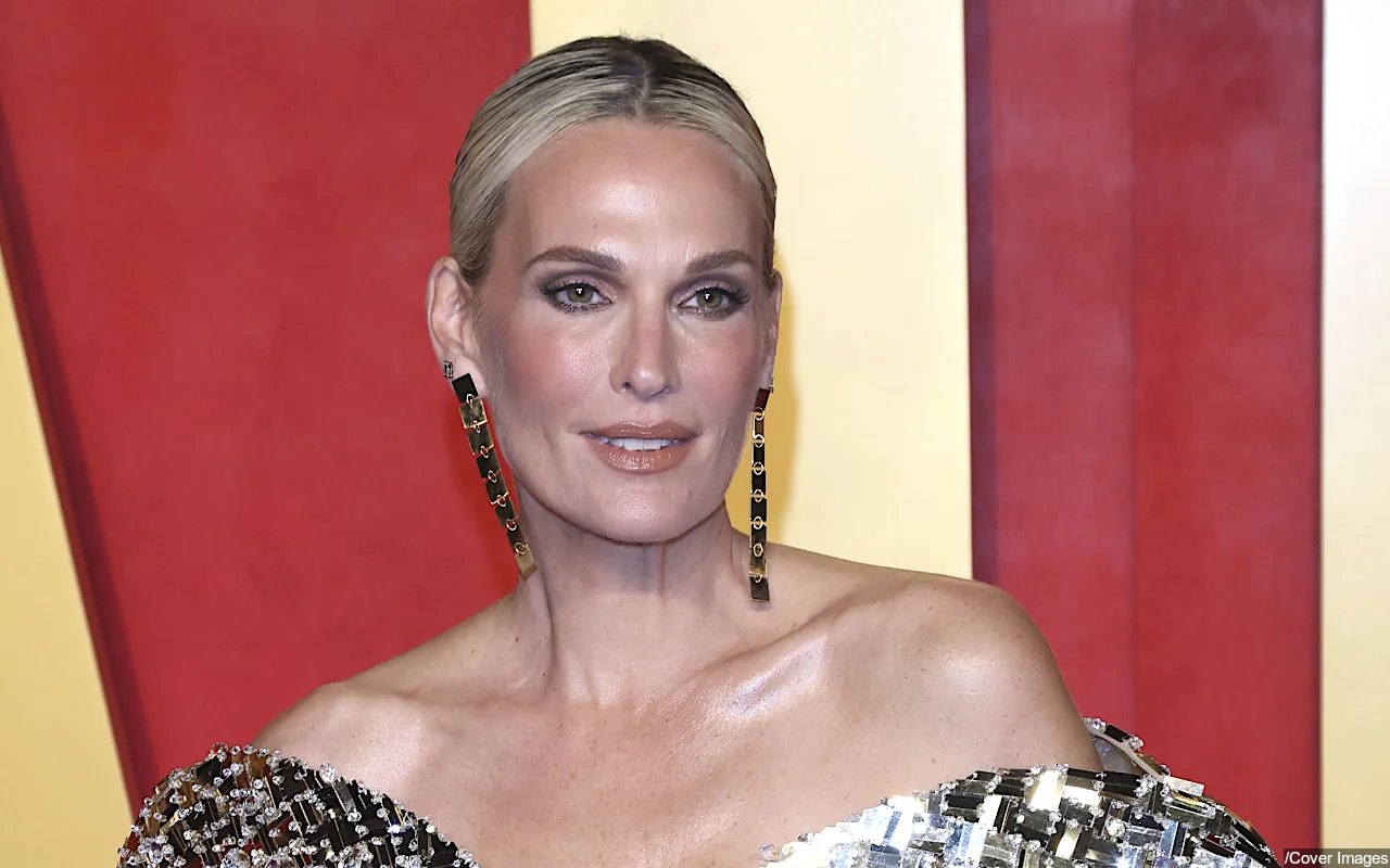 Molly Sims Starved Herself Due to Body-Shaming Comments in Early ...