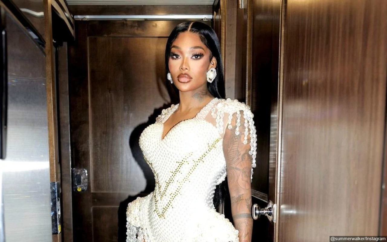 Summer Walker Enjoys Girls' Night Out Without New BF Amid Harassment Allegations Against Him