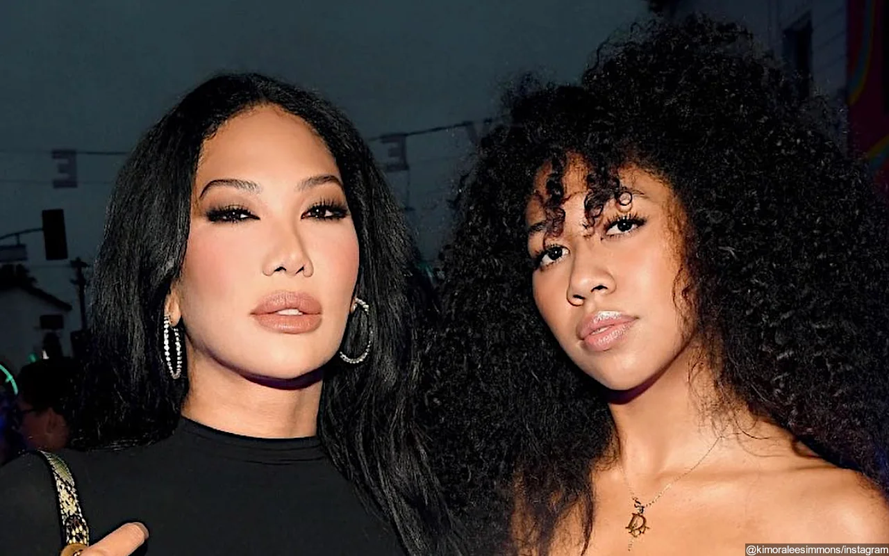 Aoki Lee Simmons Gets Cryptic In New Post After Mom Kimora Claims Shes