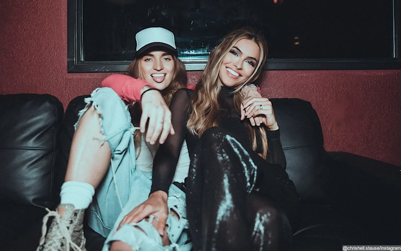 'Selling Sunset' Star Chrishell Stause Hints Season 8 Will Feature ...