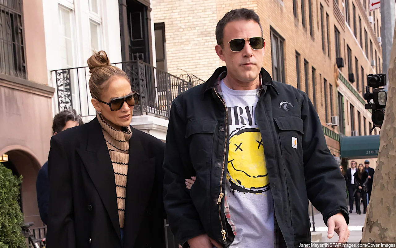 Jennifer Lopez and Ben Affleck Holding Hands After Attending His ...