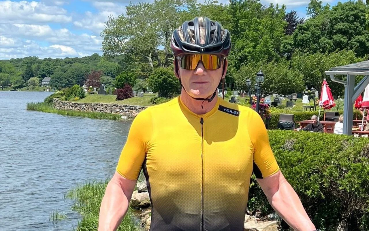 Gordon Ramsay Shows Painful Rib Injury After Scary Bike Accident ...