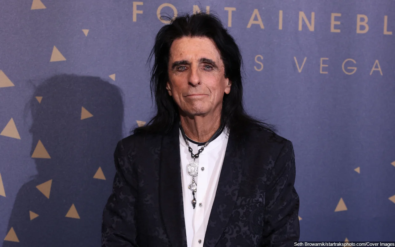 Alice Cooper Details Infamous Chicken Incident at Concert