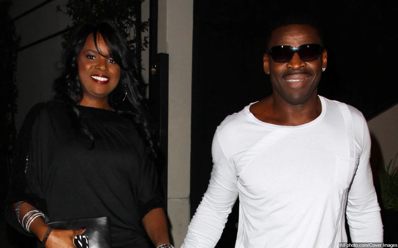 NFL Legend Michael Irvin Reveals Wife Sandy's Early Onset Alzheimer's ...