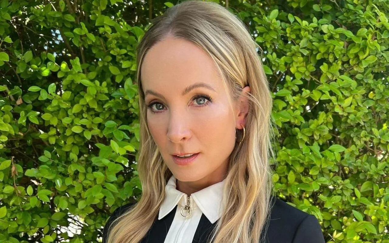 'Bridgerton' Star Joanne Froggatt Pregnant With Her First Baby, Debuts ...