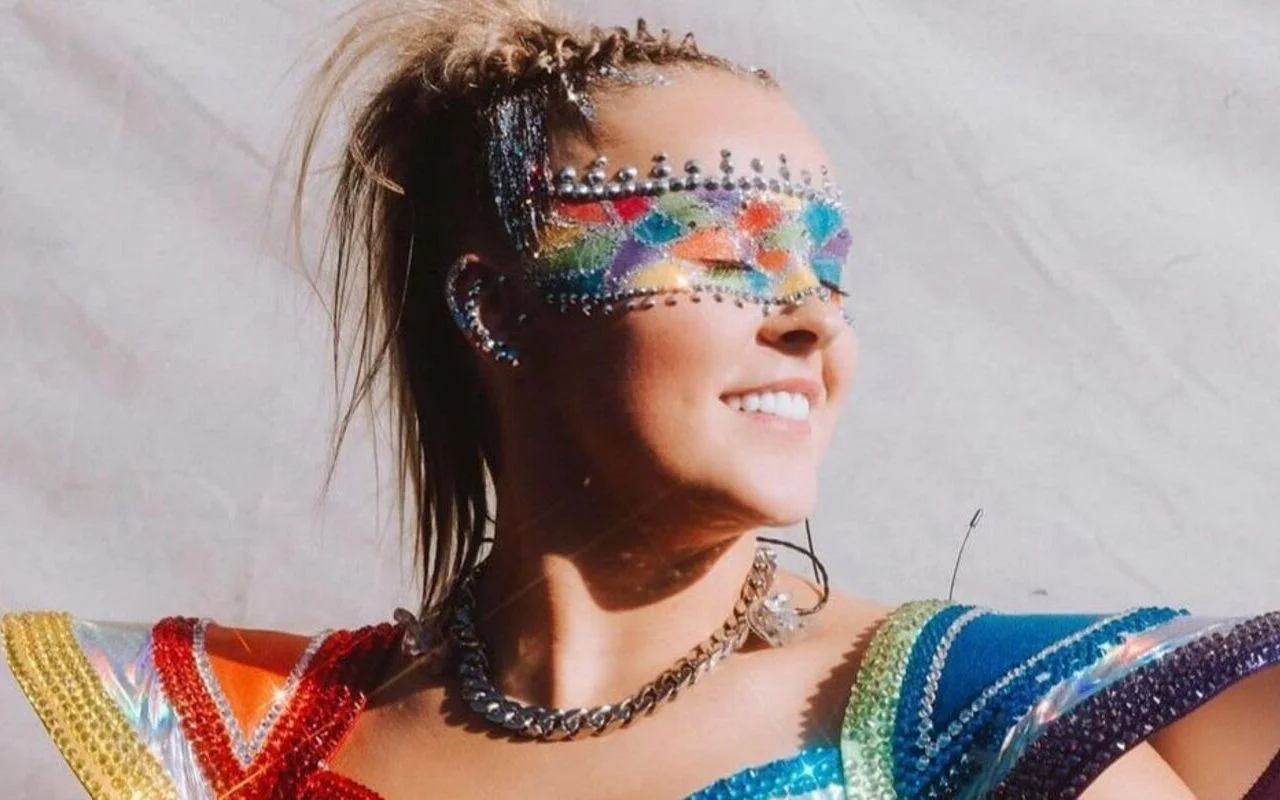 Jojo Siwa Gets Eye Tattoo to Celebrate New Single 'Karma'