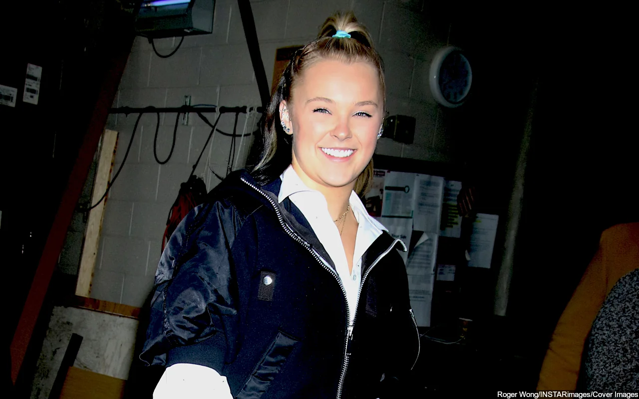 JoJo Siwa Shares Unlikely Origin of Onstage Drinking Ritual