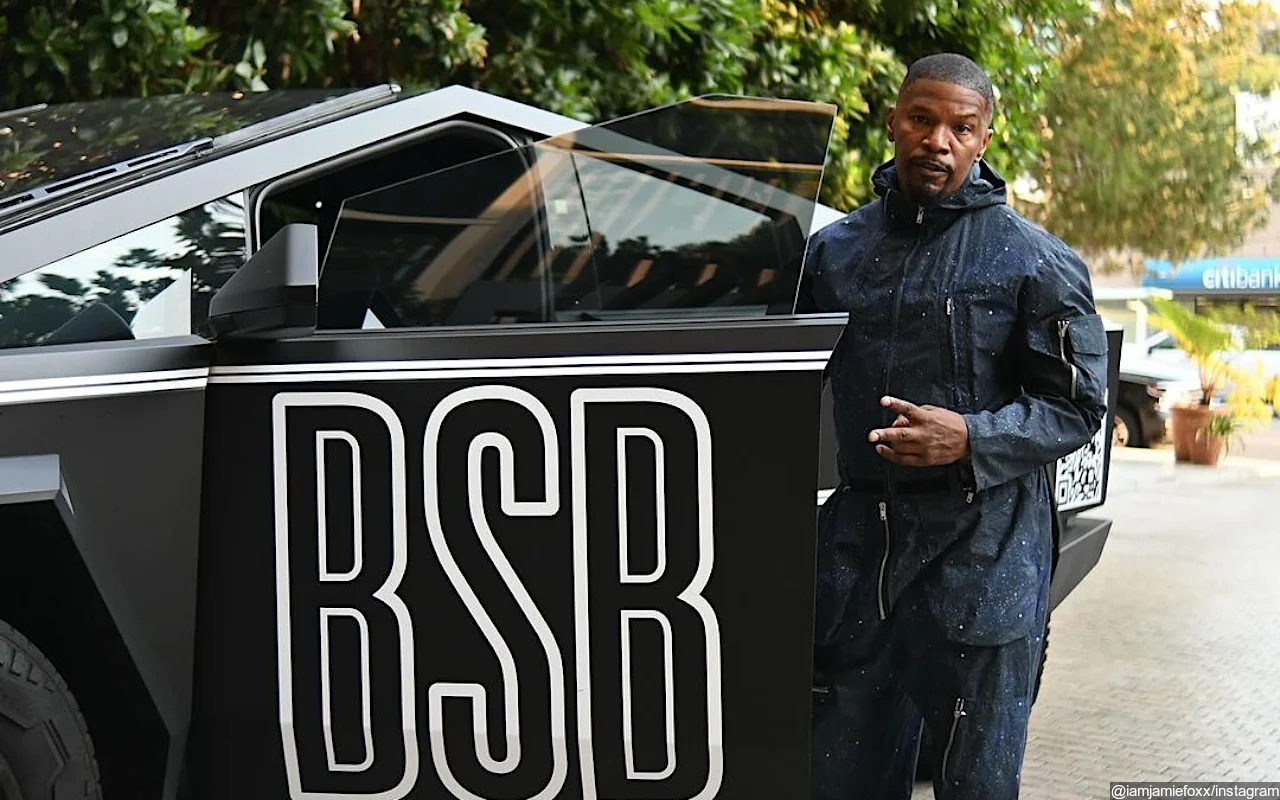 Jamie Foxx Enjoys Date Night With Girlfriend Alyce Huckstepp