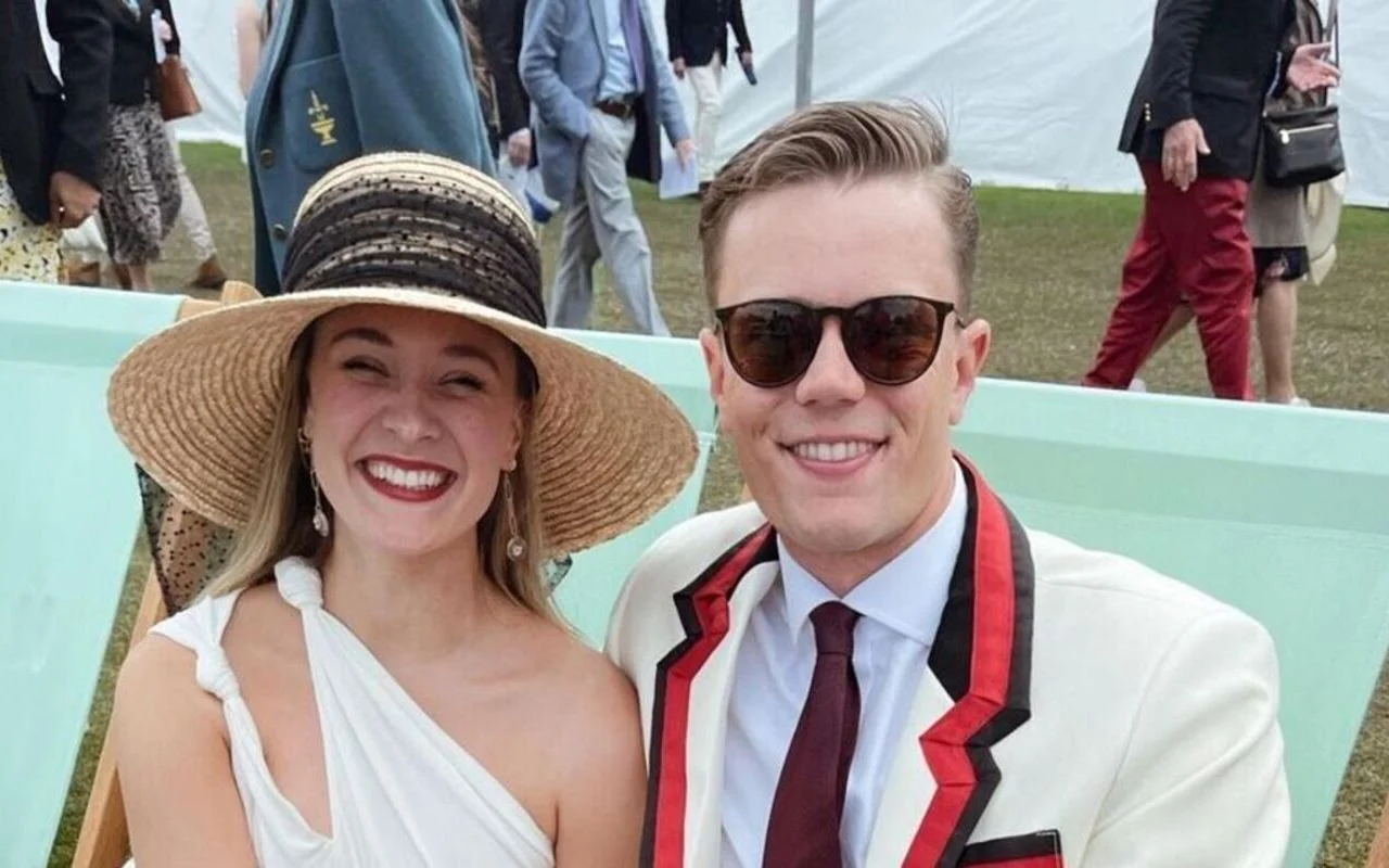 Tim USA's Rowing Star Justin Best Proposes to GF in Front of Eiffel ...