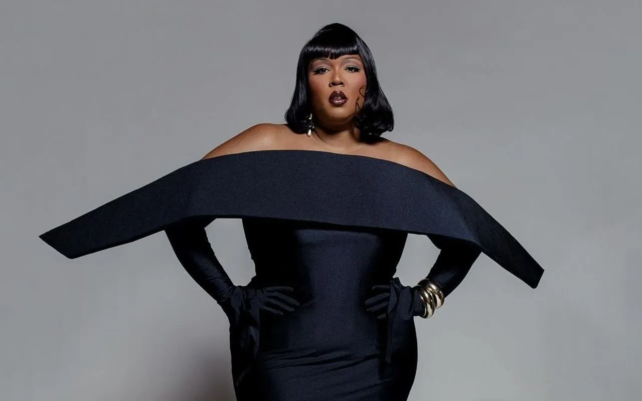Lizzo Praised After Flaunting Slimmed-Down Figure While Announcing She ...