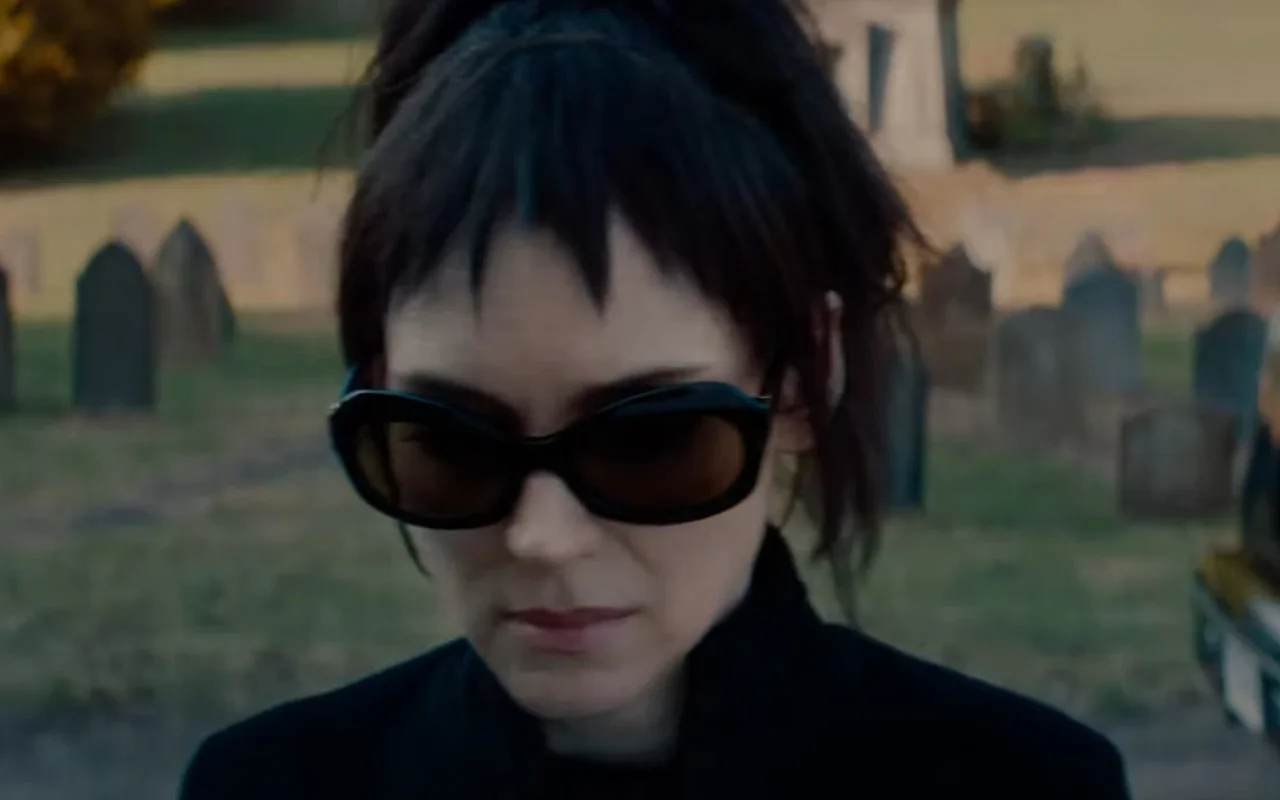 Winona Ryder Called 'Freak' and 'Witch' at School for Playing Goth Girl in 'Beetlejuice'