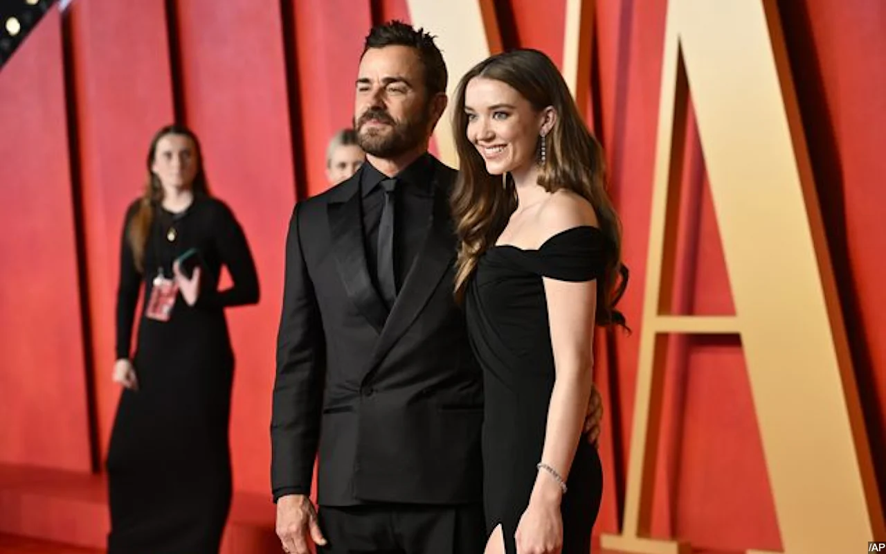 Nicole Brydon Bloom Showcases Stunning Engagement Ring From Justin ...