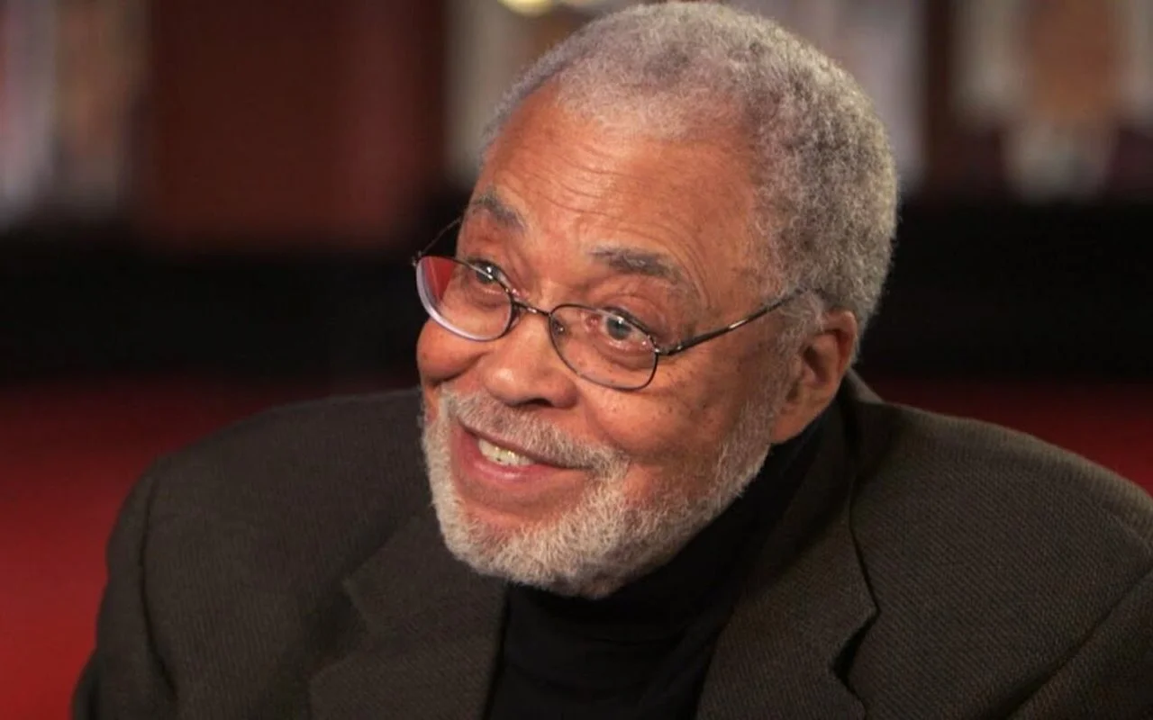 James Earl Jones, the Voice Behind Darth Vader, Dies at 93, Mark Hamill ...