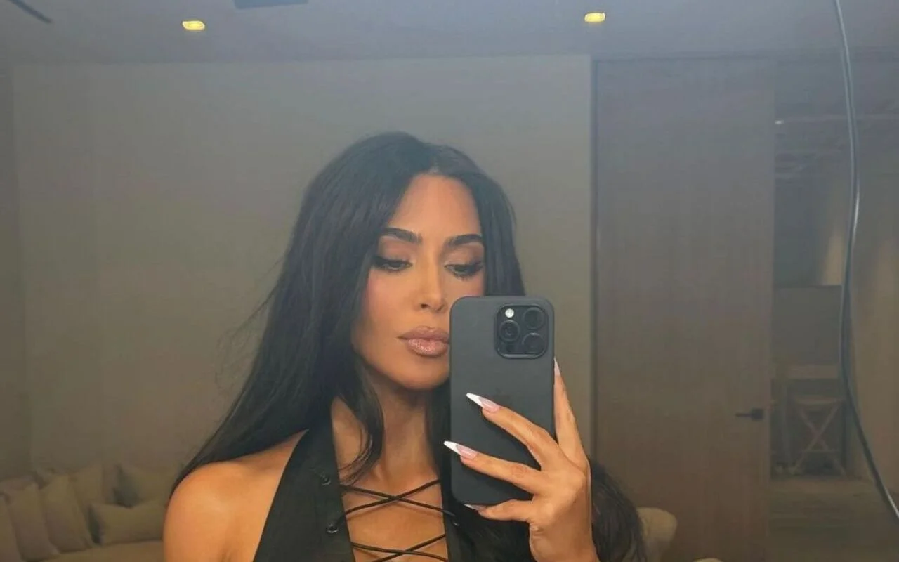 Kim Kardashian Icing Her Back to Relieve Pain in Sultry Selfie