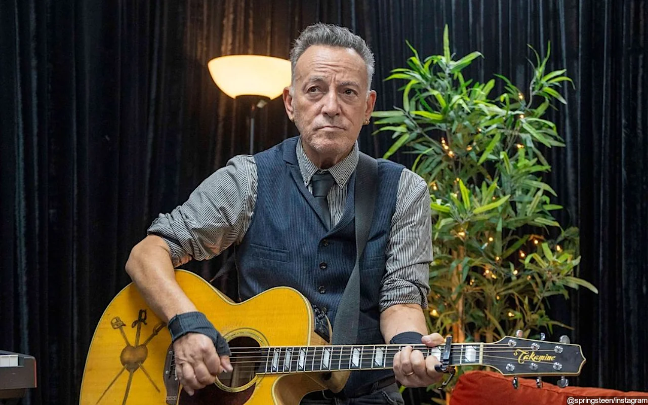 Bruce Springsteen Covers 'Ghostbusters' for Halloween Show Opener