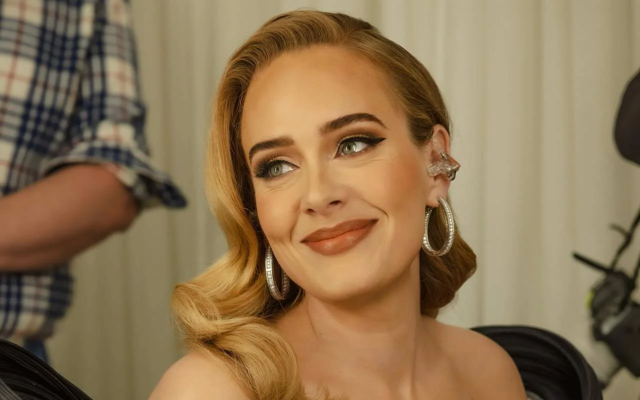 Adele Dressed Up as Meryl Streep and Curtsied Before Her at Vegas Show