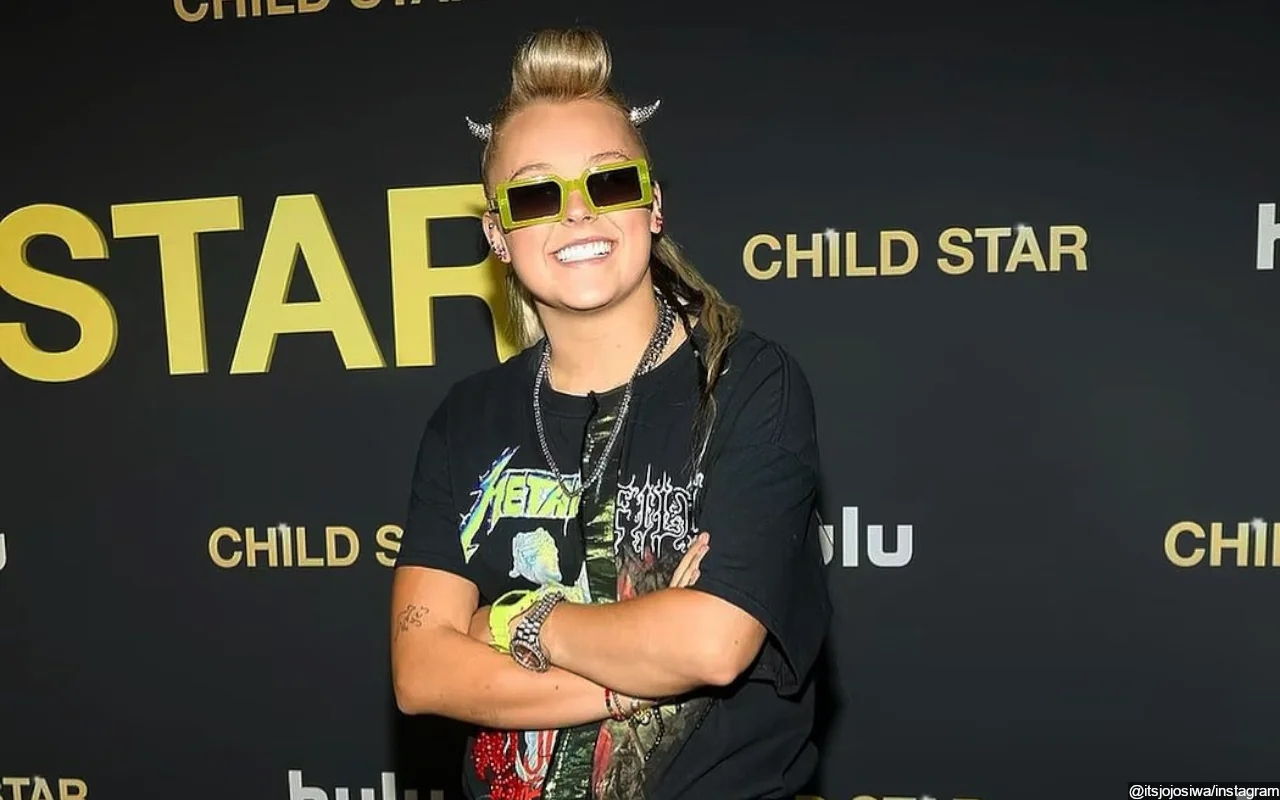 JoJo Siwa Makes Fun of Claims She Went Missing