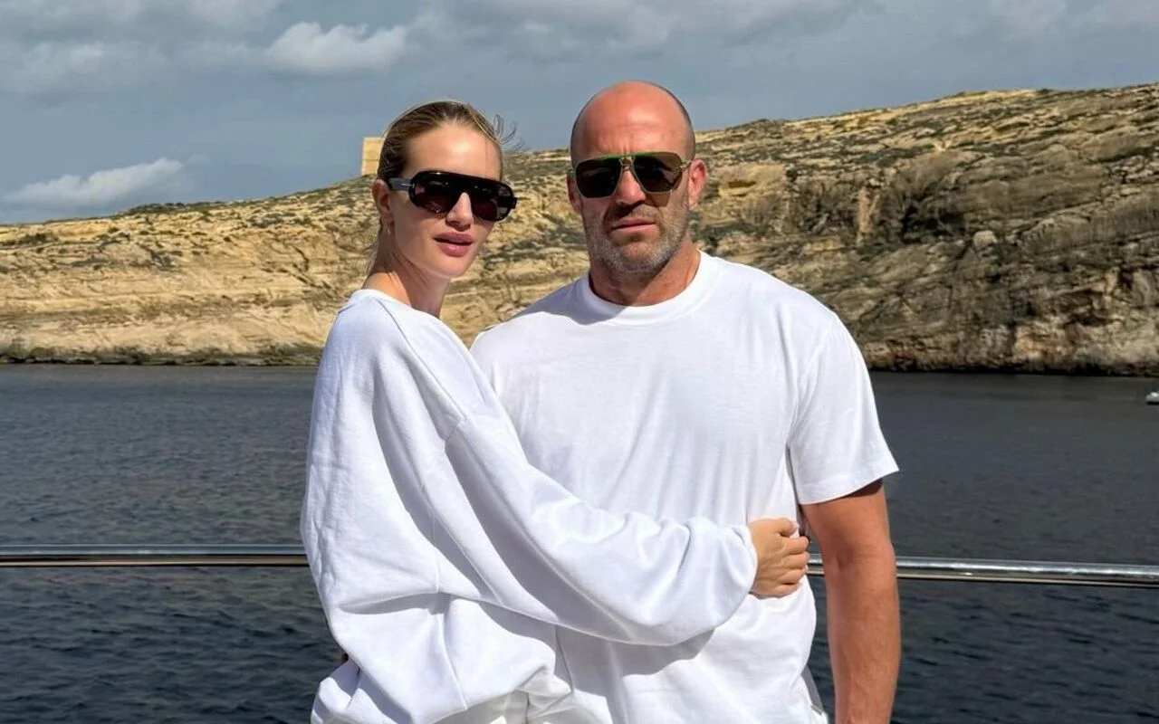 Jason Statham Doting on Daughter Isabella in Rare Photo Shared by ...