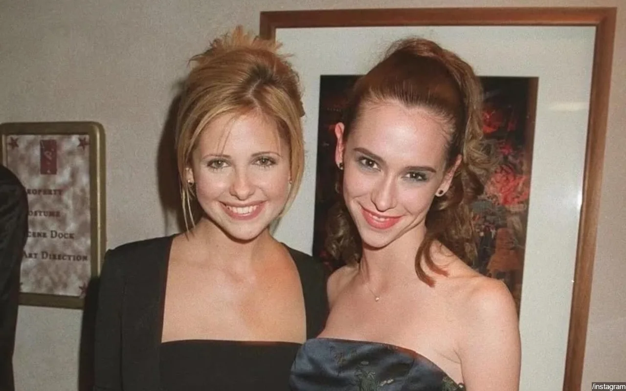 Sarah Michelle Gellar Ignites Jennifer Love Hewitt Feud Rumors ...