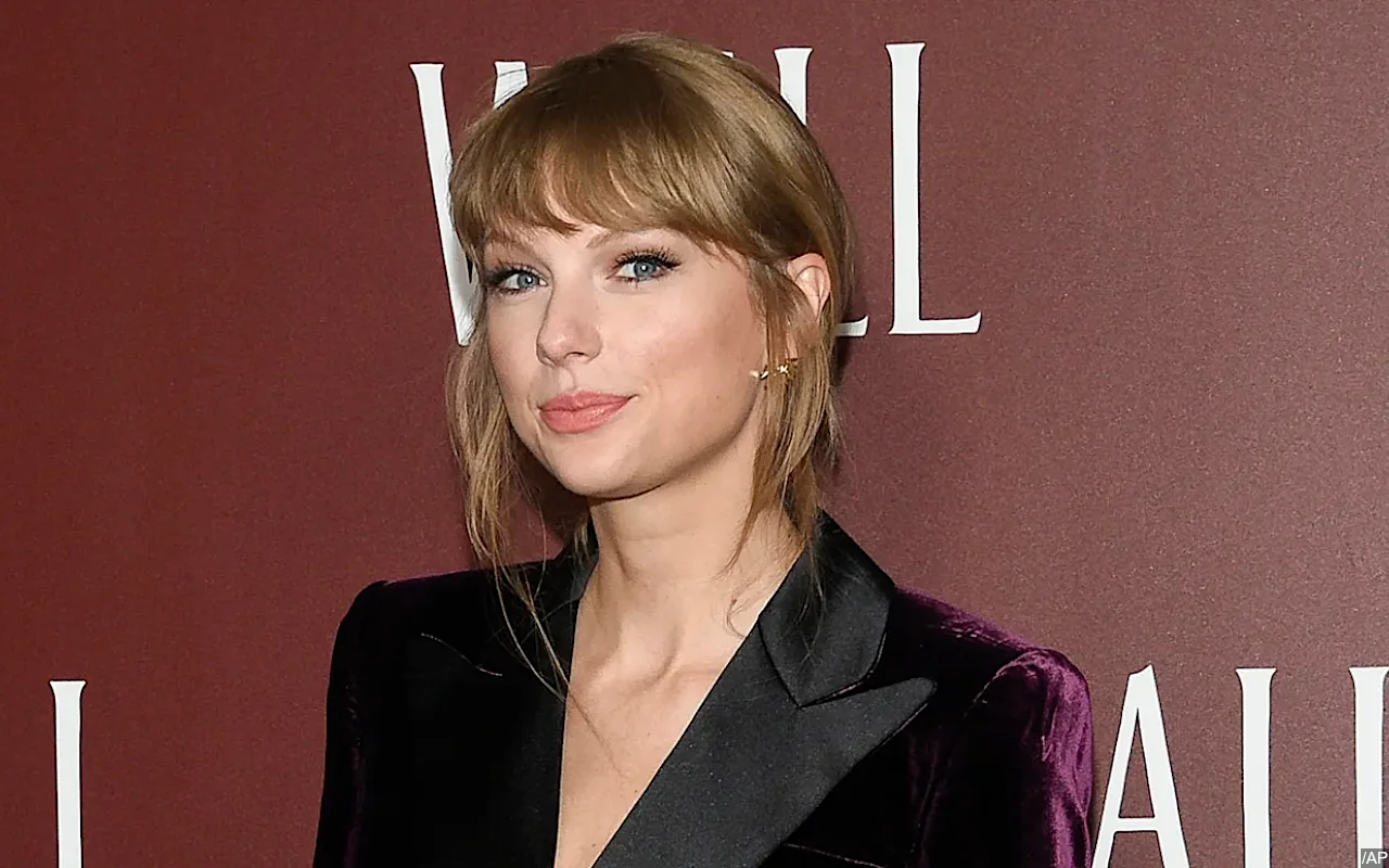 Taylor Swift Delivers Holiday Cheer to Fans With Thoughtful Gifts