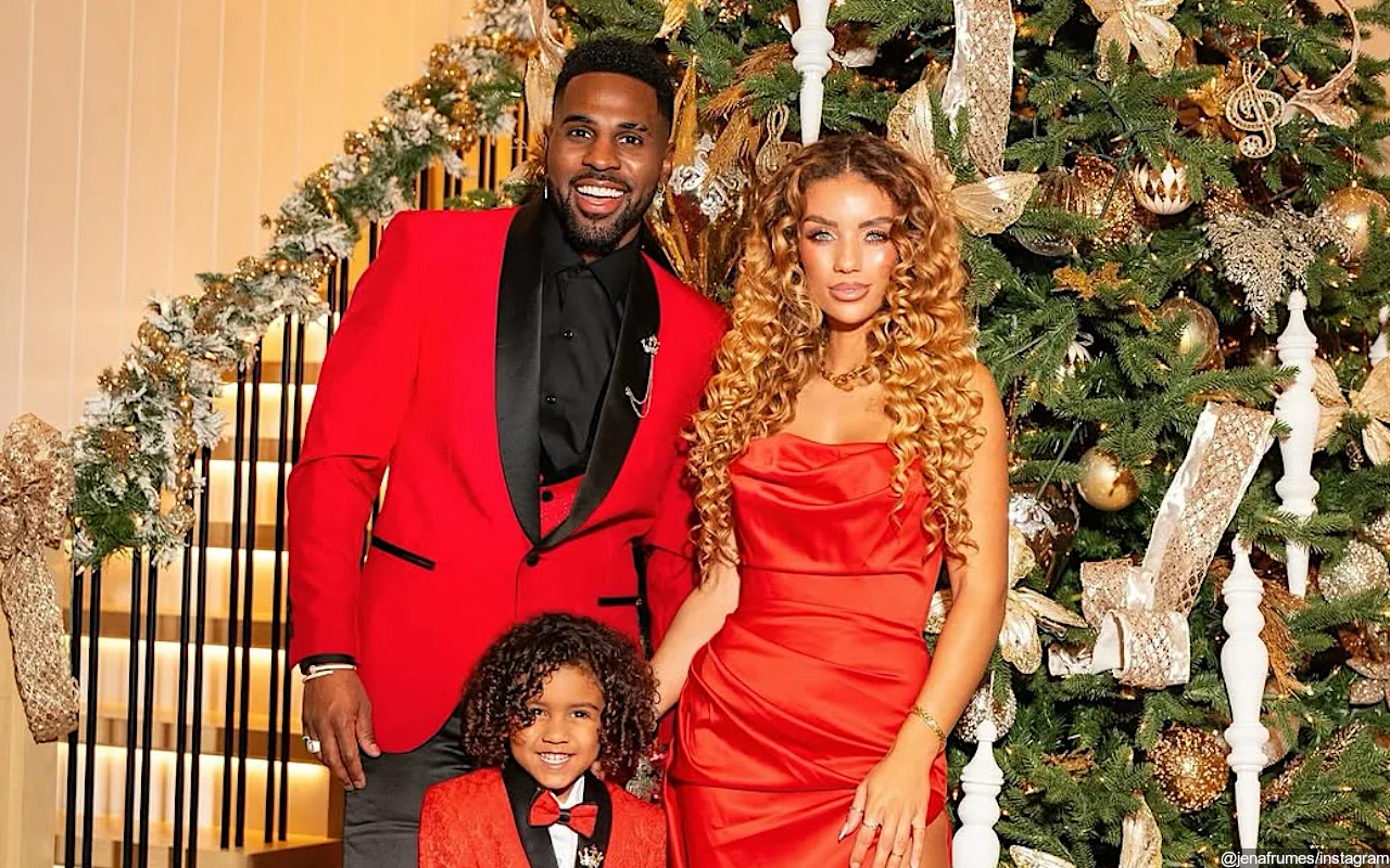 Jason Derulo Poses With Ex Jena Frumes and Their Son in Adorable Family ...