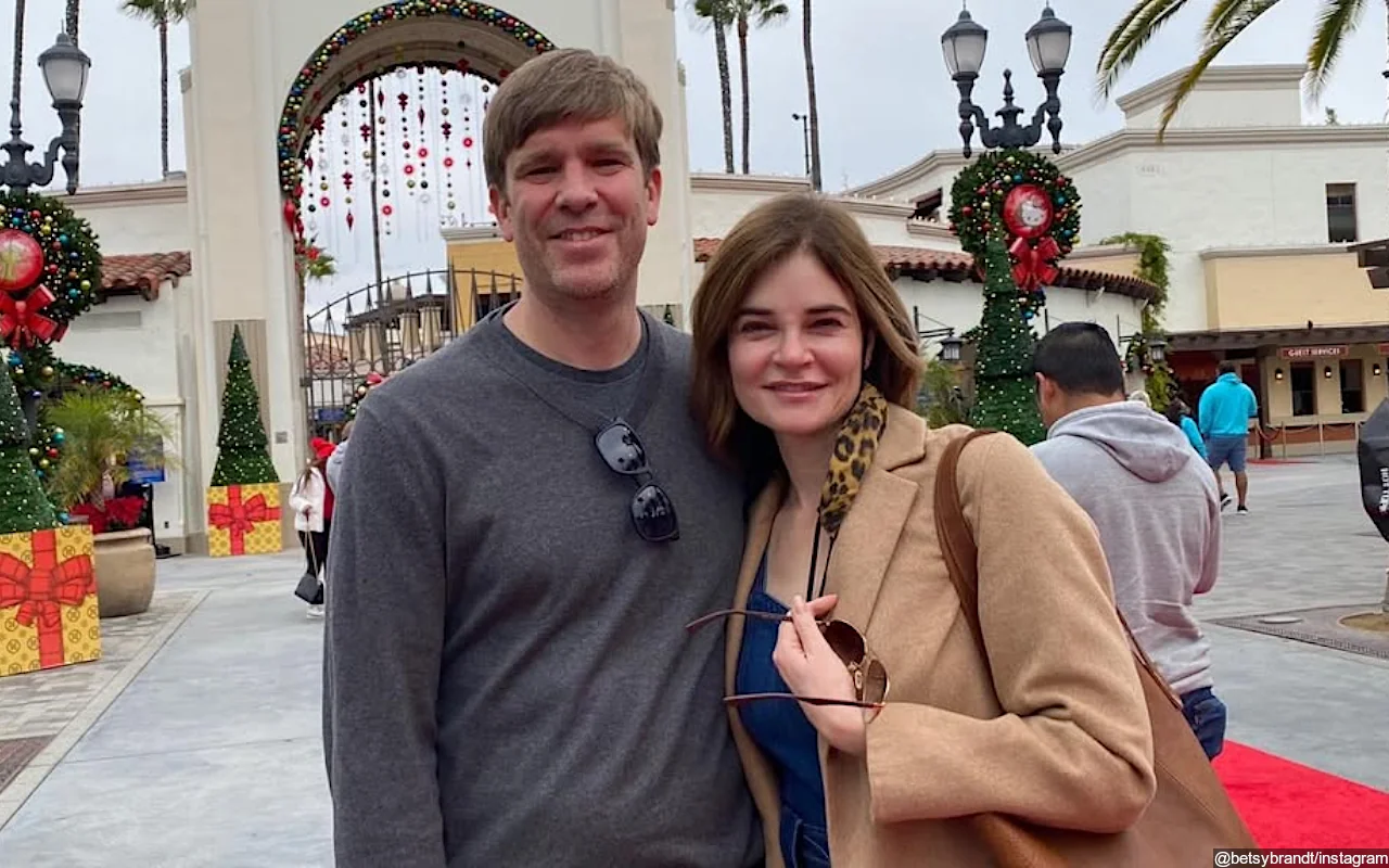 'Breaking Bad' Star Betsy Brandt Files for Divorce From Husband of 25 Years