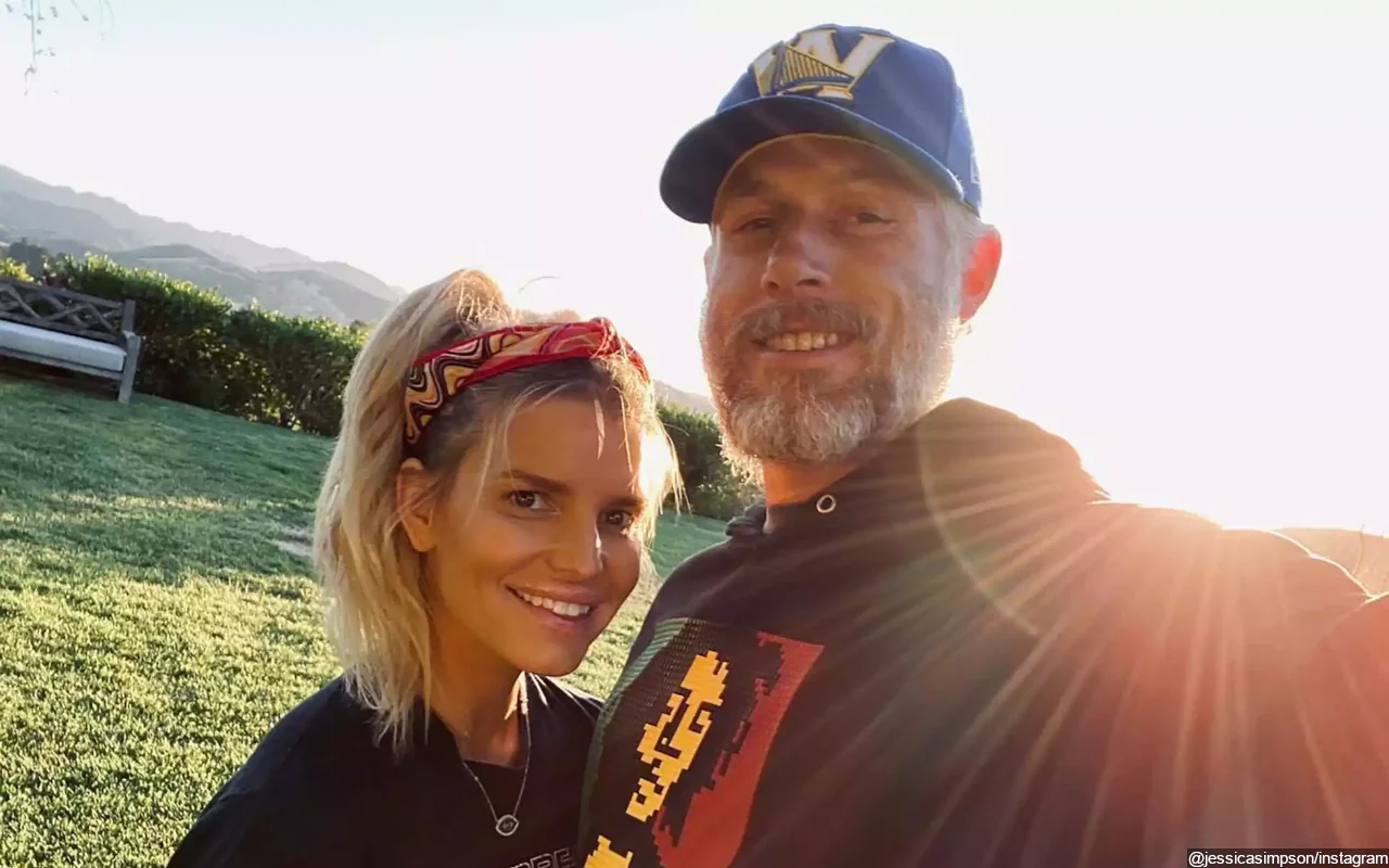 Jessica Simpson Confirms Eric Johnson Split, Reveals 'Painful Situation ...