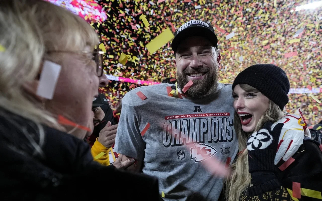Taylor Swift Kisses Travis Kelce to Celebrate Chiefs' AFC Championship Victory