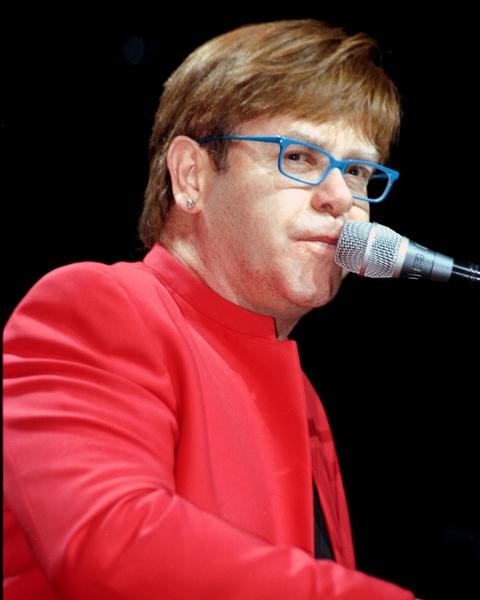 elton-john Picture 1 - Elton John Performing at Tussling Castle