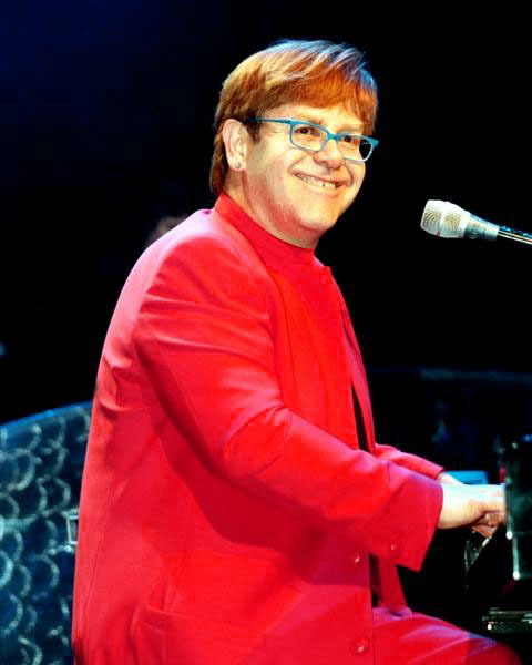elton-john Picture 1 - Elton John Performing at Tussling Castle