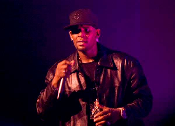 R. Kelly Picture 47 - R. Kelly as Mr. Show Biz: The Light It Up Tour