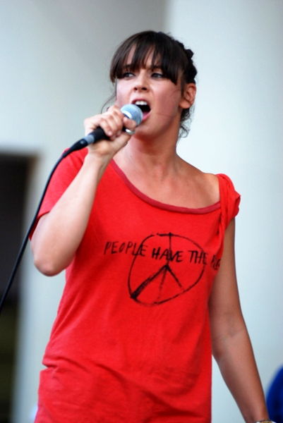 Cat Power Latest News, Bio, Profile, Album, Movie and Photo.