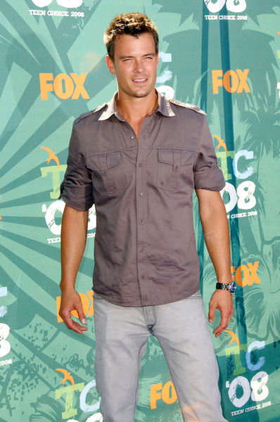 Josh Duhamel Picture 4 - "Las Vegas" TV Show Cast Receives a Key to the ...