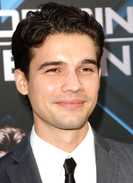 Steven Strait Latest News, Bio, Profile, Album, Movie and Photo.