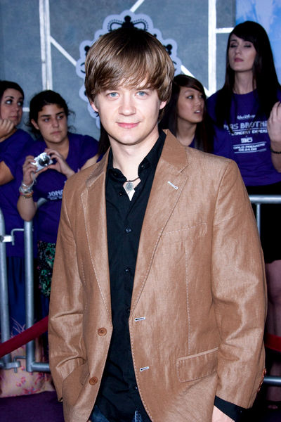 Jason Earles Latest News, Bio, Profile, Album, Movie and Photo.