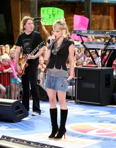 Hilary Duff Picture 25 - Hilary Duff Performs on the 2005 Today Show ...