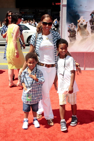 holly-robinson-peete Picture 1 - 8th Annual ESSENCE Black Women in ...