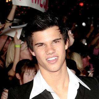 "Twilight" Los Angeles Premiere - Arrivals - Picture 25