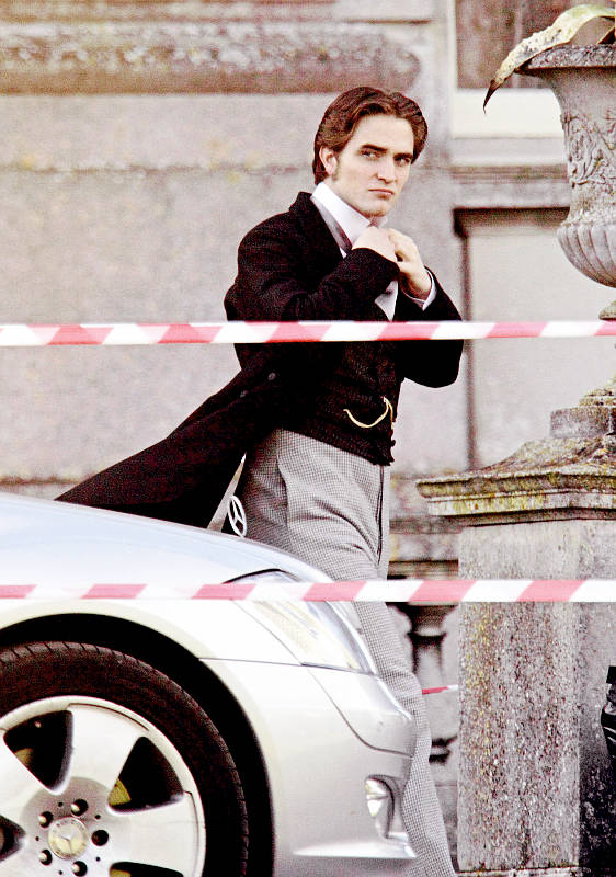 More On-Set Pictures From Robert Pattinson's 'Bel Ami'