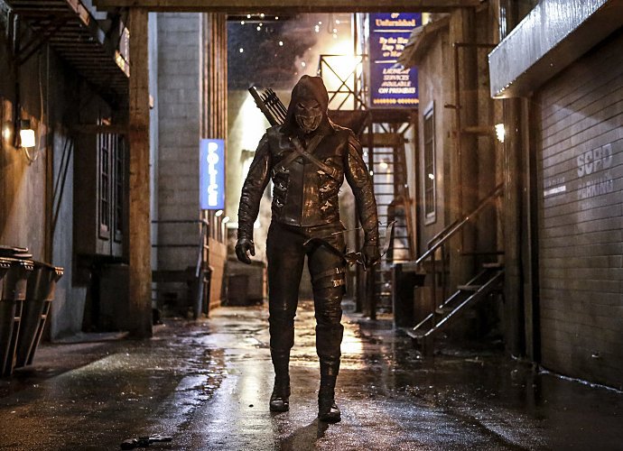 Spoiler Alert! 'Arrow' Finally Reveals Prometheus' Identity in ...
