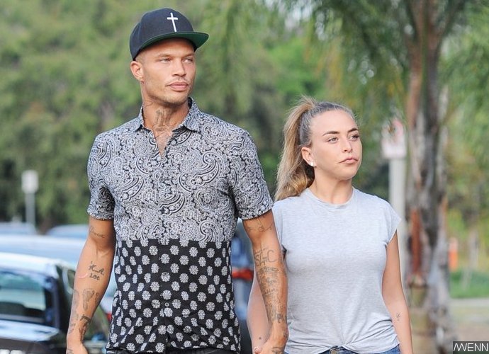 Jeremy Meeks and Chloe Green Make Out at LAX Before Jetting to Israel ...