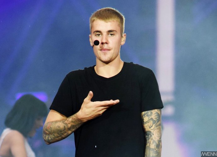 Justin Bieber Scolds Backup Singers and Tells Bad Jokes While Fighting ...