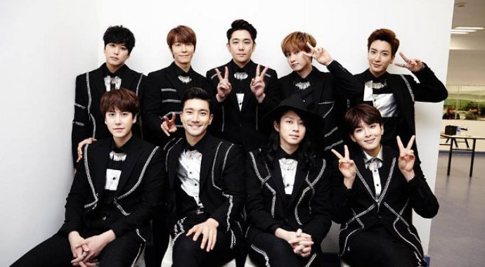 Kangin Reunites With Super Junior Members in New Photo