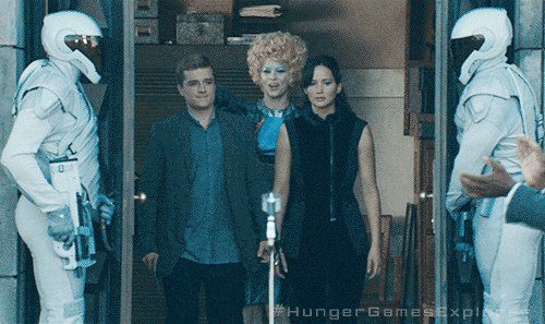 Katniss Hugs Prim in New 'Hunger Games: Catching Fire' Photo