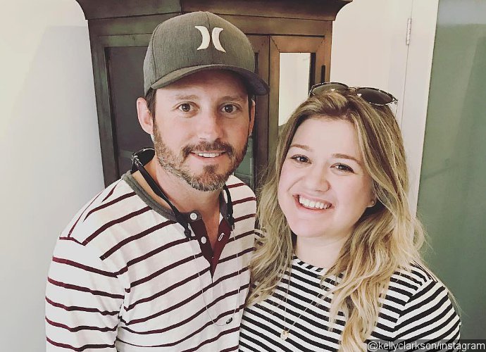 Kelly Clarkson and Husband Celebrate Anniversary in a Sweet and Old ...