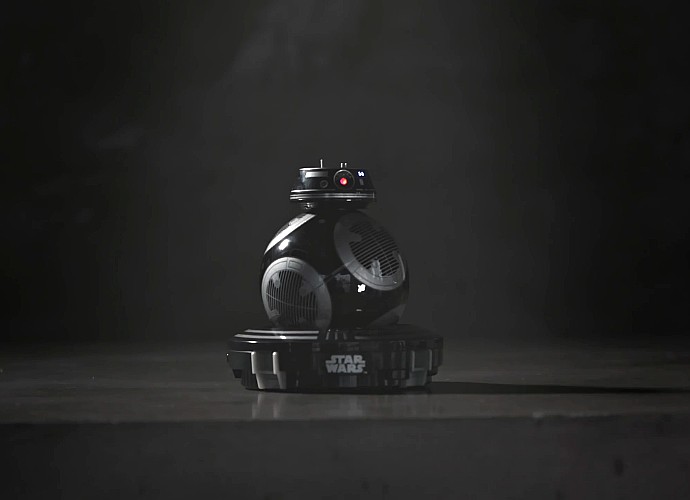 Meet BB-9E, the Evil Twin of BB-8 in 'Star Wars: The Last Jedi'!