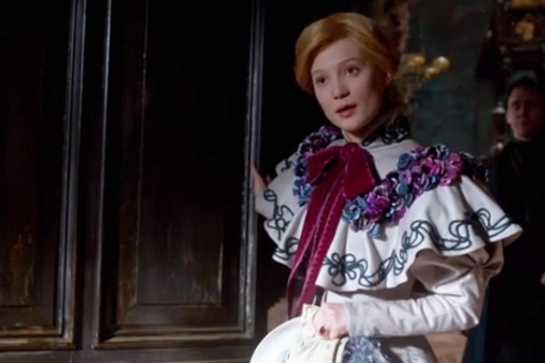 Mia Wasikowska Gets Cold Welcome In Crimson Peak First Clip