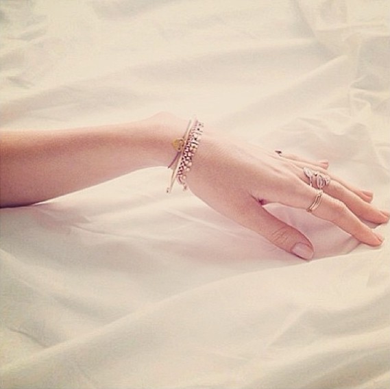 Miranda Kerr's 'Ringless Hand' Photo Fuels Rumors of Split With Orlando ...